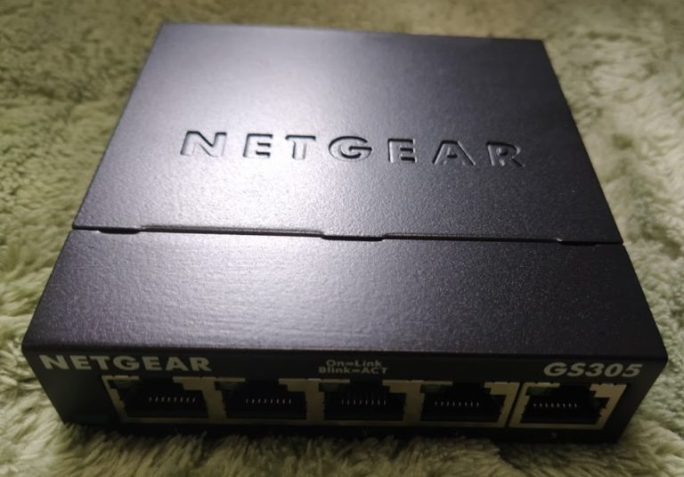 【レビュー】NETGEAR GS305-300JPSは金属筐体の5ポートギガビットハブ(USB給電OK)